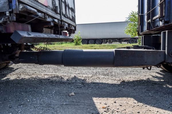 Trailer Hitch Failure Accident Lawyer - Law Offices of Pius Joseph